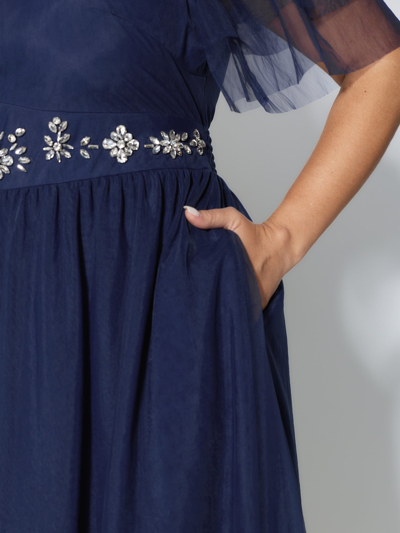 Rhinestone Triangular Mesh Cinched-Waist Maxi Dress – BloomChic
