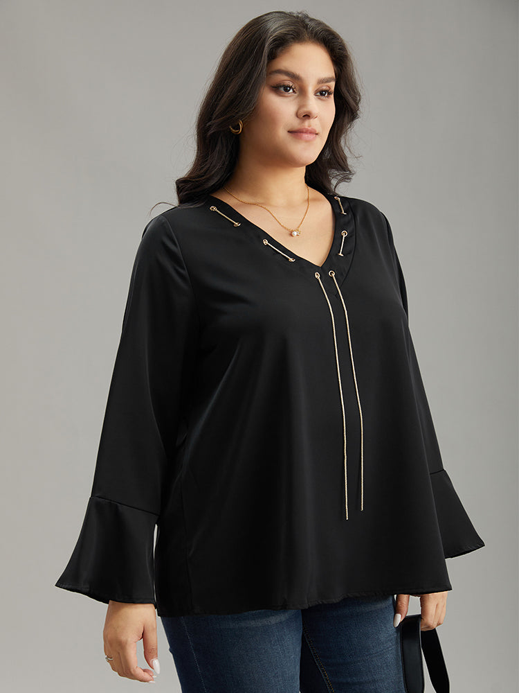 Contrast Chain Bell Sleeve Eyelet Blouse – BloomChic