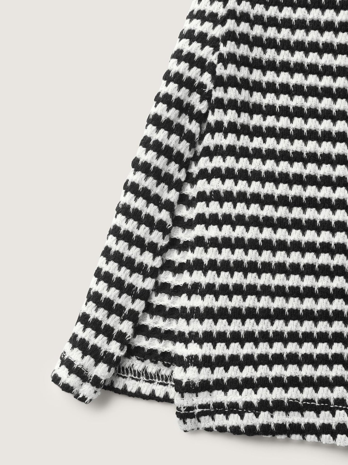 Geometric Texture Split Hem T-Shirt – BloomChic