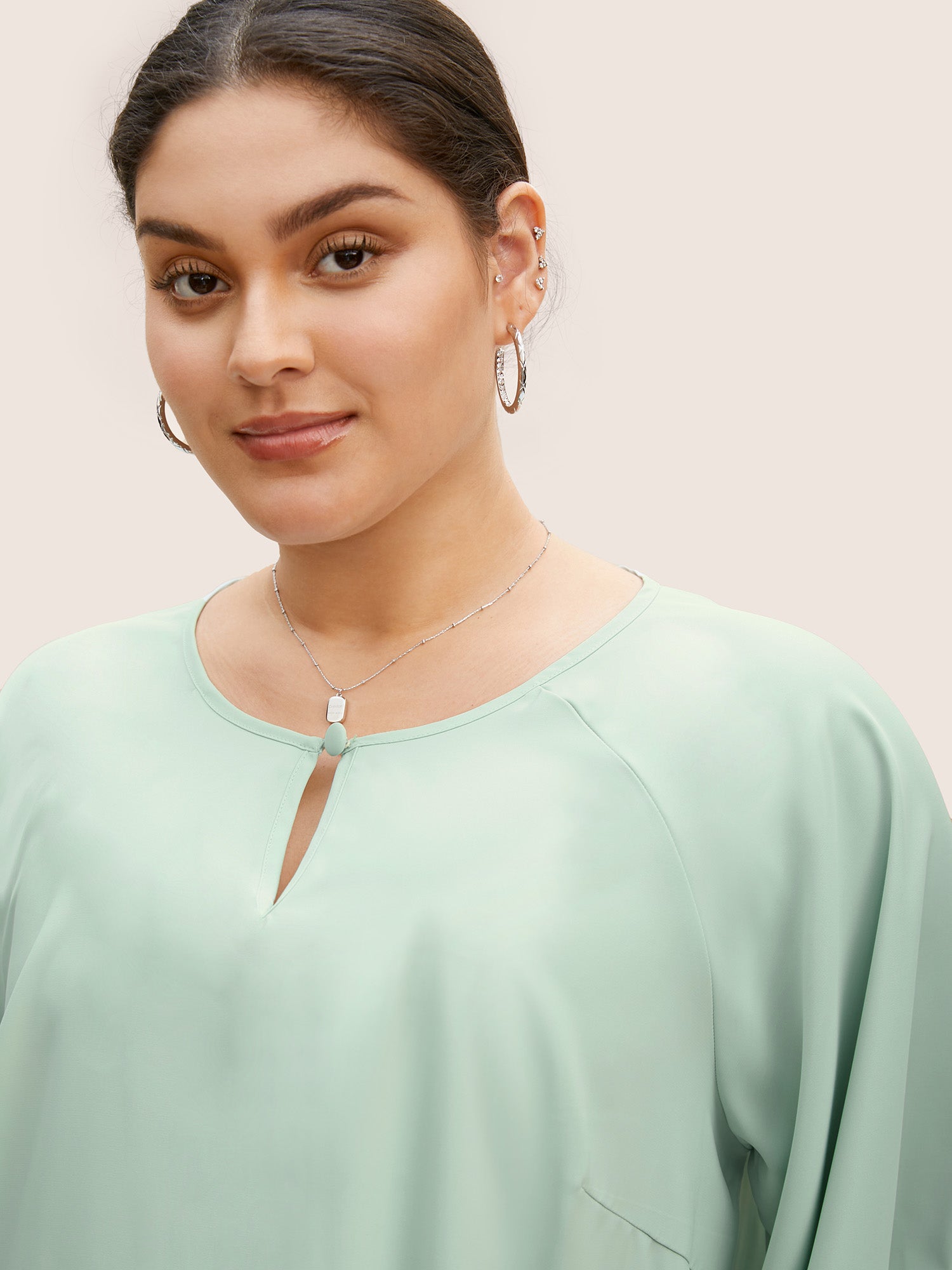 Solid Raglan Sleeve Keyhole Button Up Blouse – BloomChic