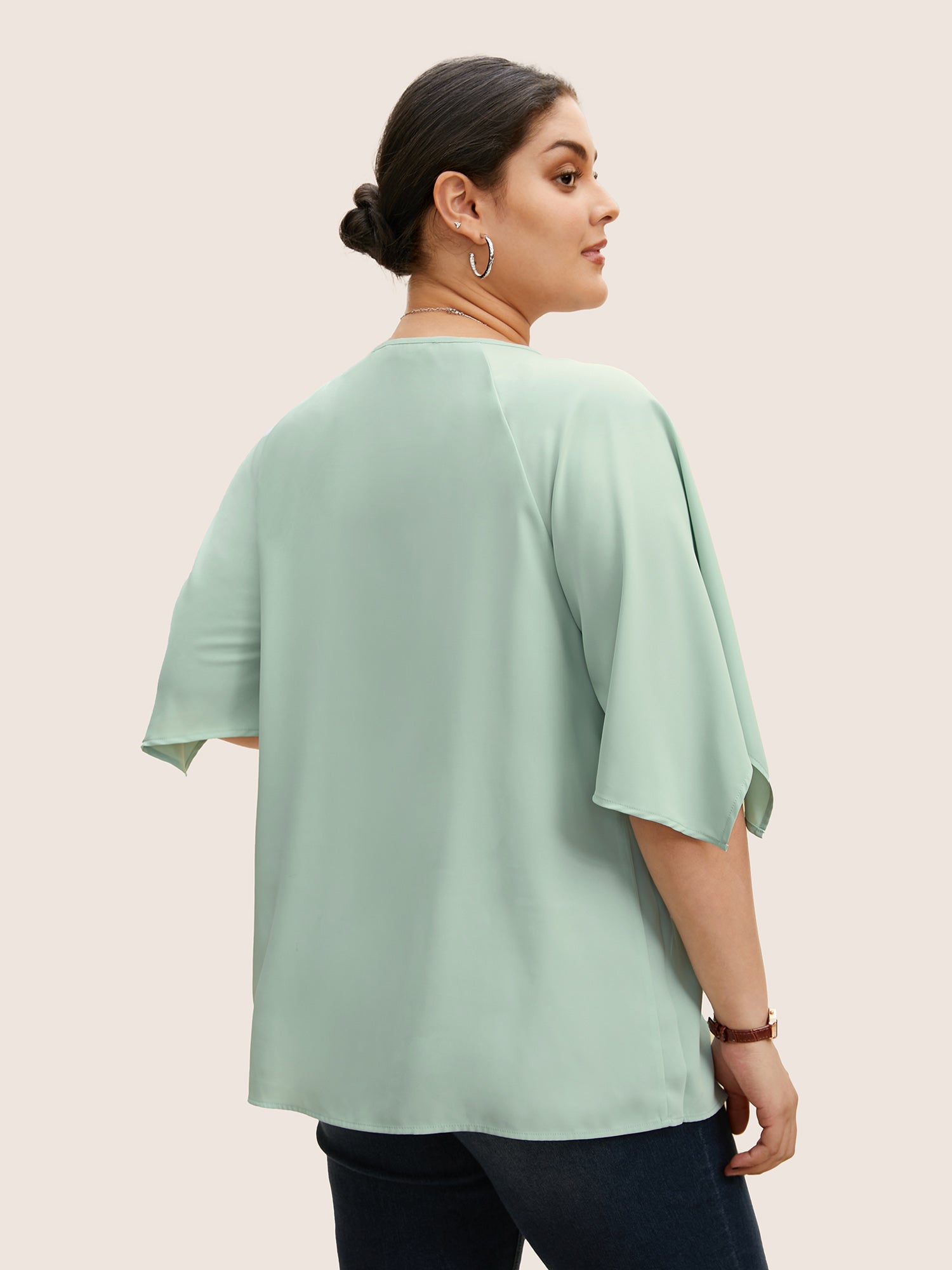 Solid Raglan Sleeve Keyhole Button Up Blouse – BloomChic