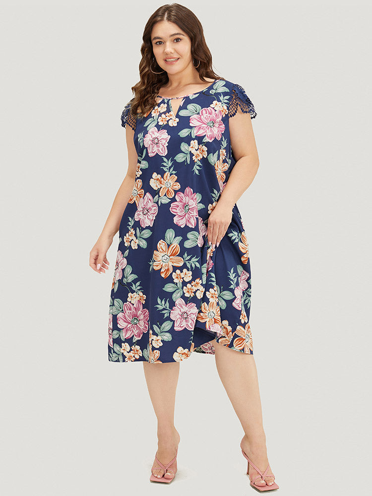 Floral Pocket Keyhole Lace Cap Sleeve Flutter Dress – BloomChic