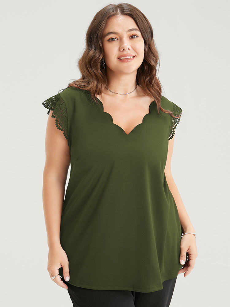 Solid Scalloped Trim Contrast Lace Tank Top – BloomChic